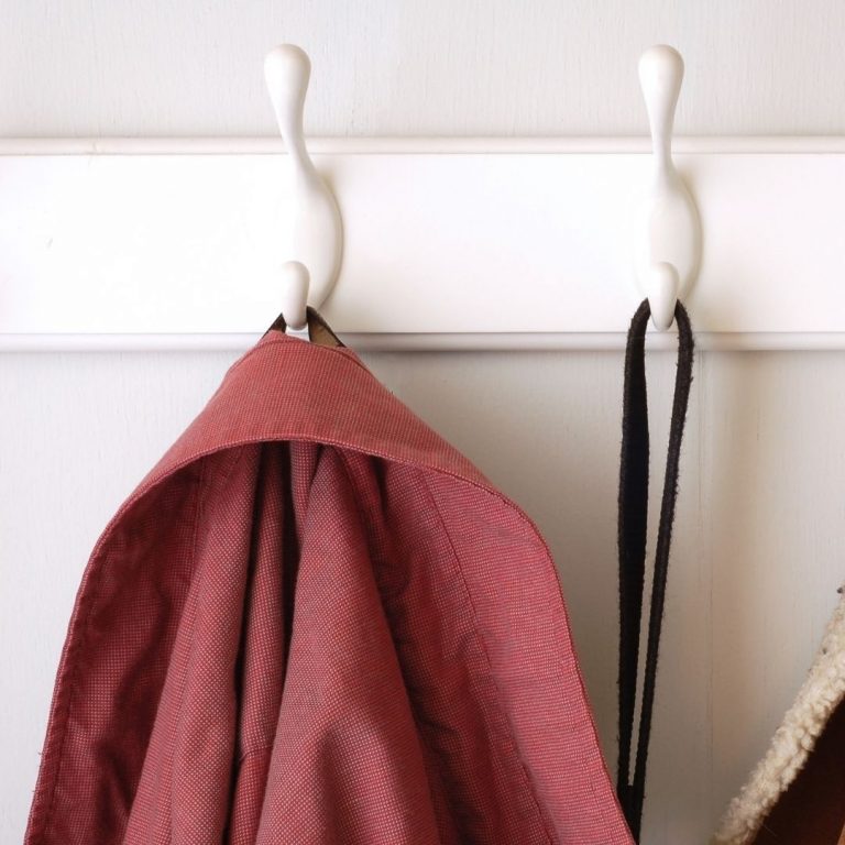 5 Easy Ways To Organize Messy Stairs So You Don't Trip And Fall